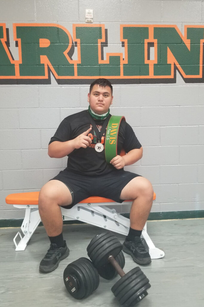 Levantador de pesas Hawk avanza a estatales.